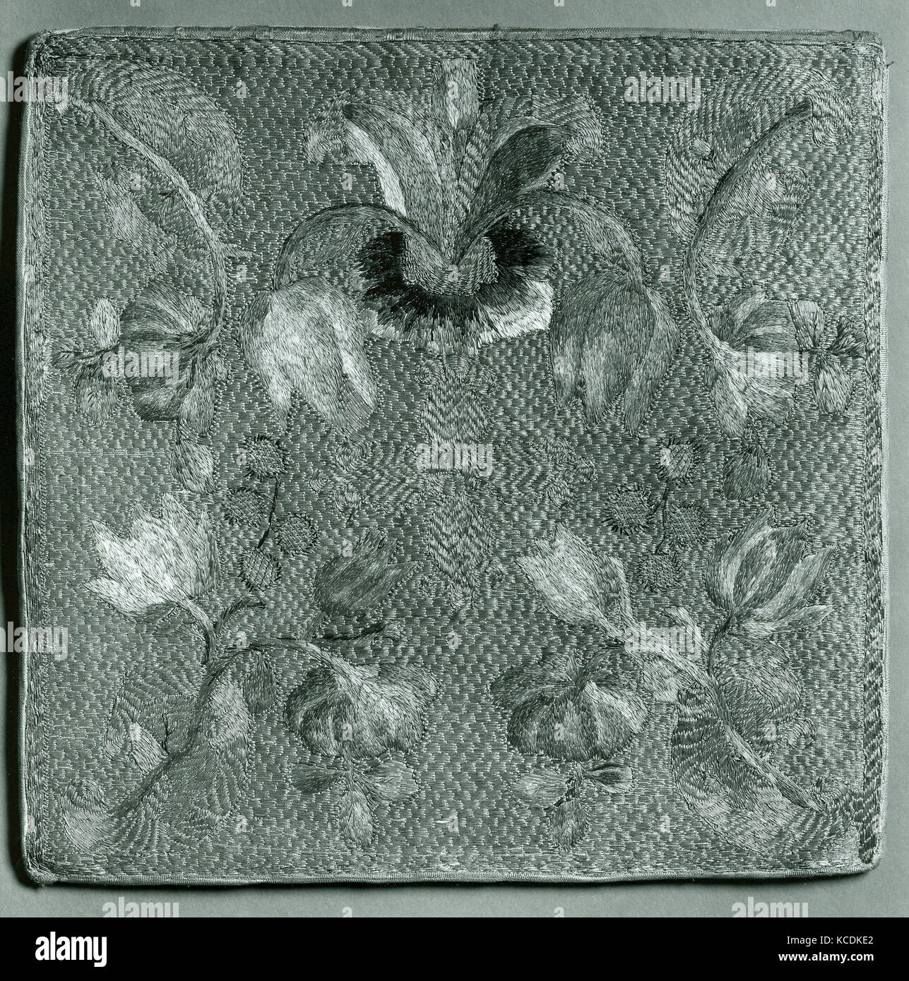 Burse, 17th or 18th century, Italian, Silk; metal; linen, 9 3/8 x 9 3/8 ...