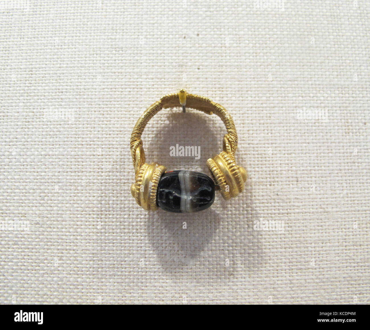 Gold swivel ring hi-res stock photography and images - Alamy