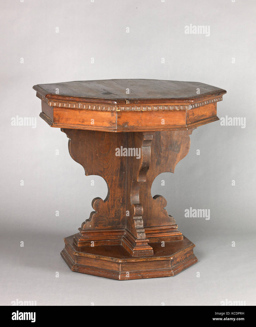 Small octagonal table hi-res stock photography and images - Alamy