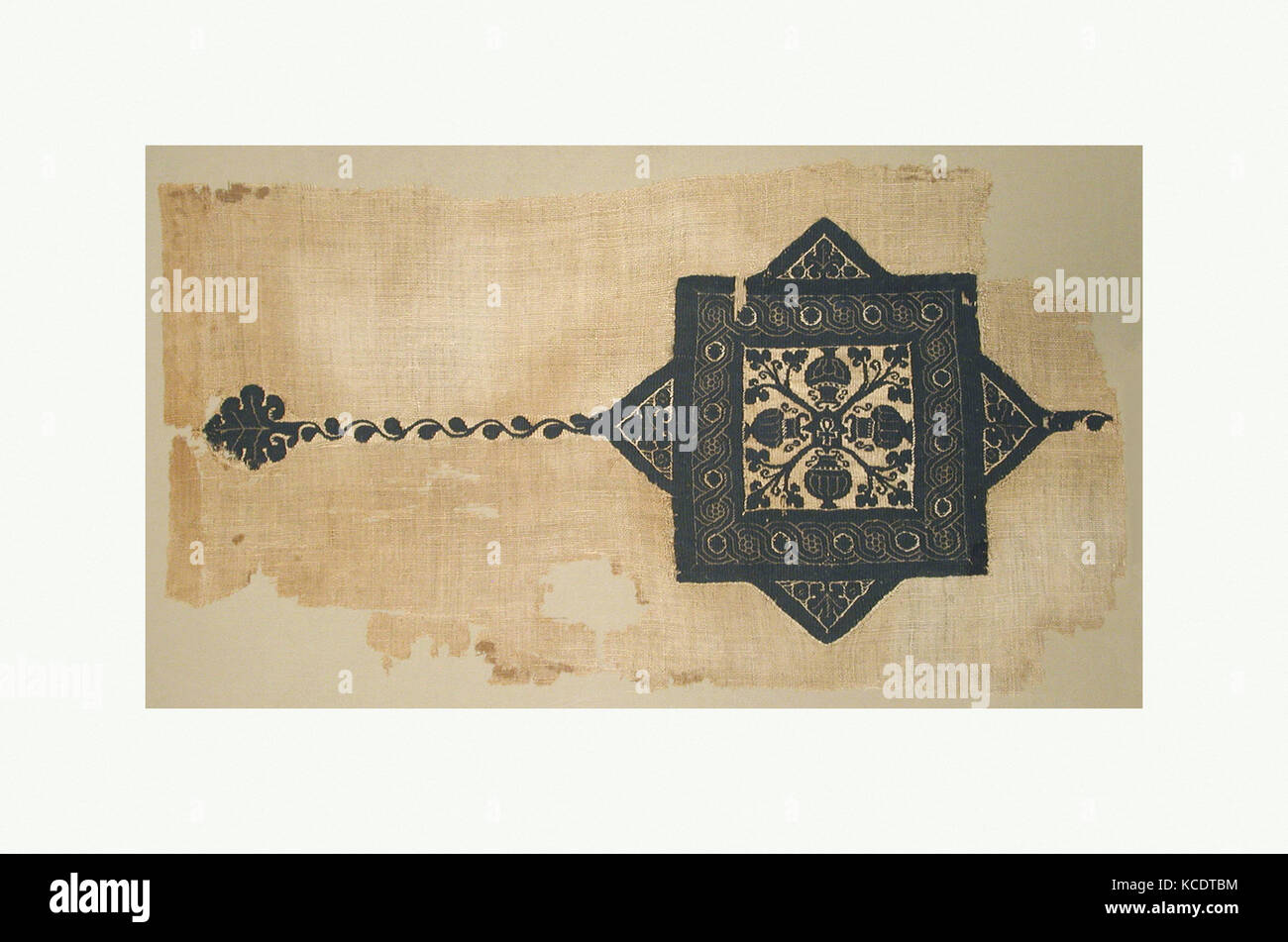 Coptic Textile Fragment, late 3rd–5th century, Made in Egypt, Linen ...