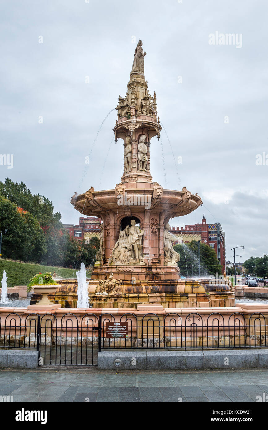 Doulton Terracotta fountain Stock Photo - Alamy