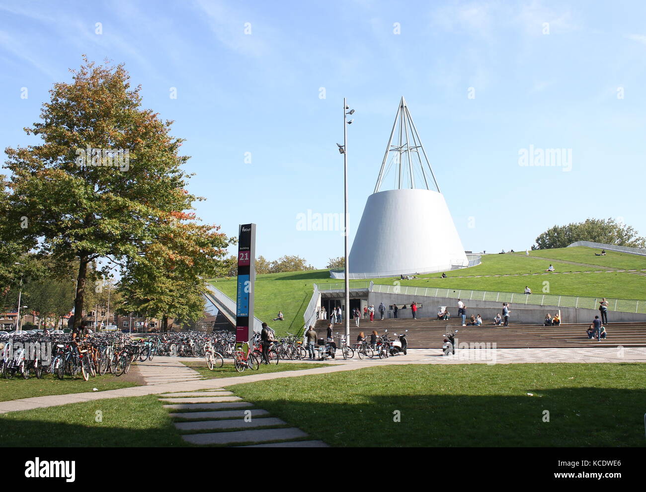 Modern Technical University of Delft Library, Delft University Campus ...