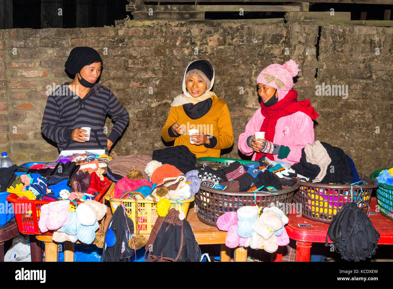Stalls selling clothing hi-res stock photography and images - Alamy