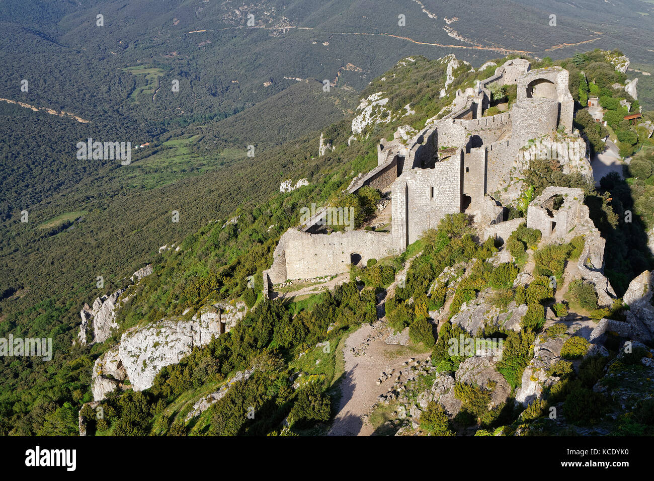 Peyrepertuse ruined fortress aude hi-res stock photography and images ...