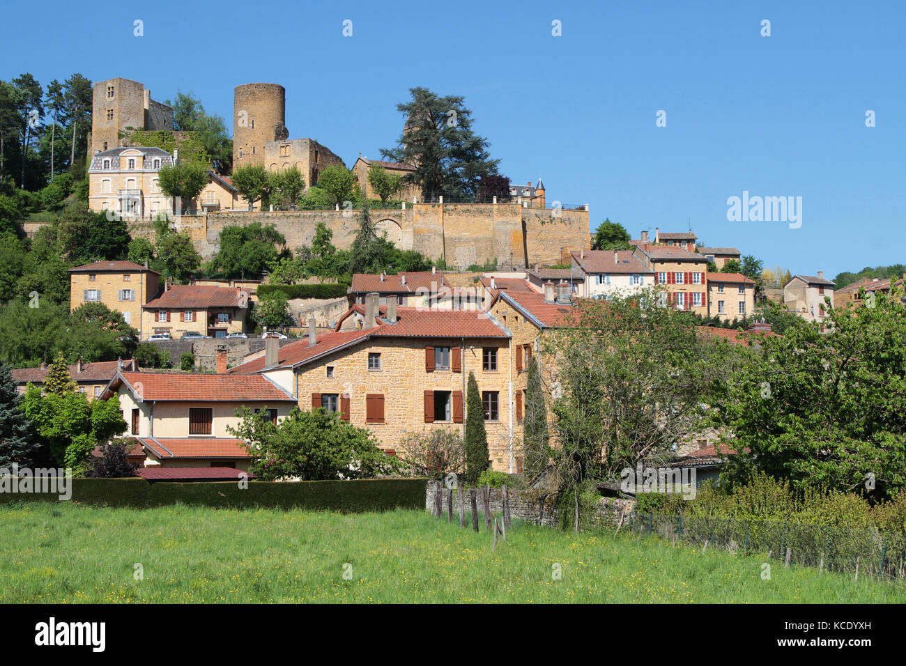 general view of the village and castle of Chatillon Stock Photo - Alamy