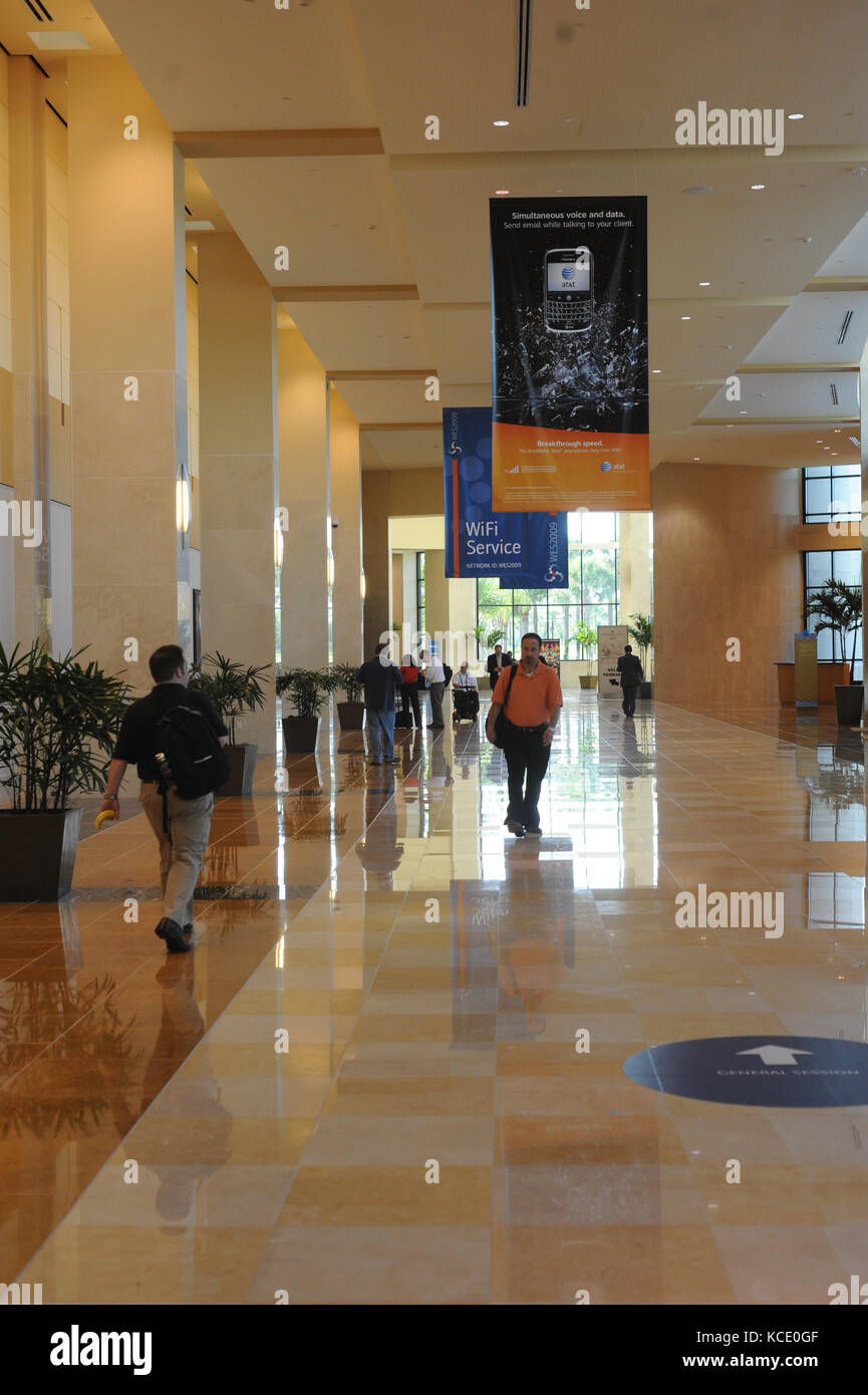 People attending WES 2009, BlackBerry RIM Research in Motion Conference ...