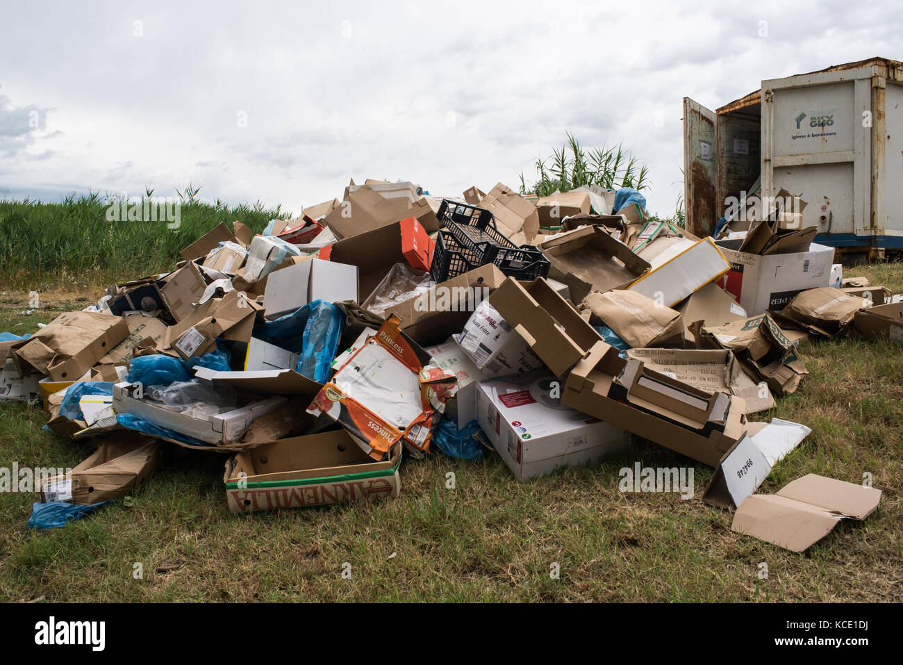 Paper waste hi-res stock photography and images - Alamy