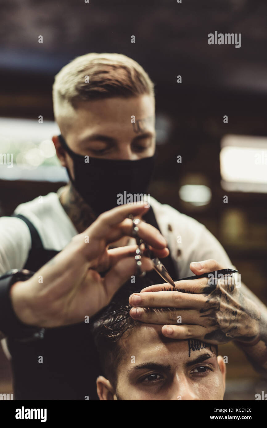 Barber haircut hi-res stock photography and images - Alamy