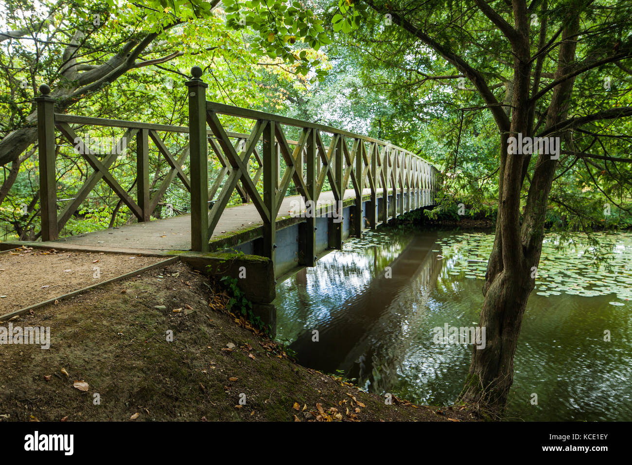 Chiddingstone castle bridge hi-res stock photography and images - Alamy