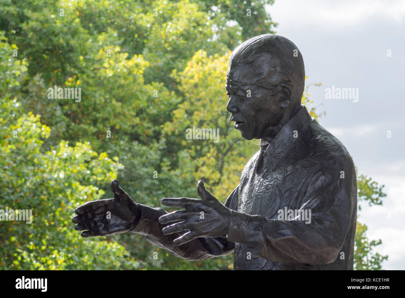 Statue of Nelson Mandela, Madiba, in Parliament Square, Westminster ...
