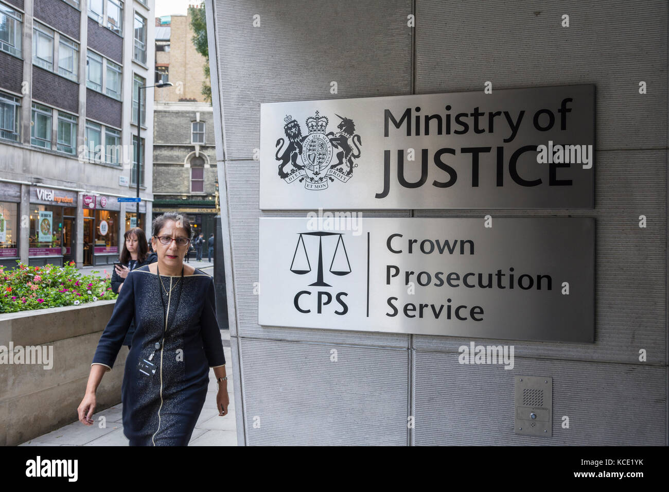 Signage outside the entrance to the Ministry of Justice Stock Photo - Alamy