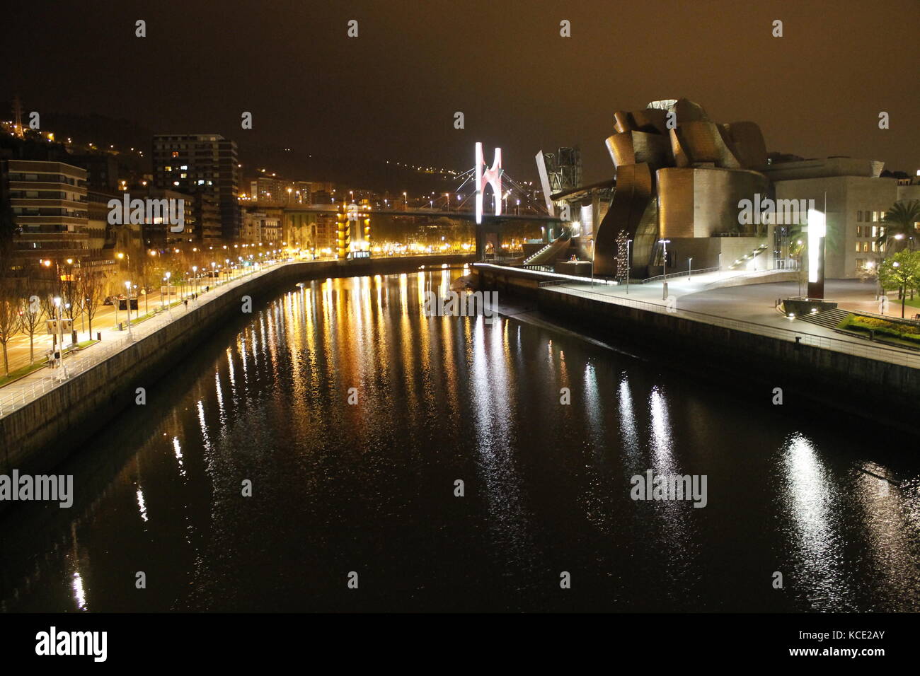 Arquitectura guggenheim hi-res stock photography and images - Alamy