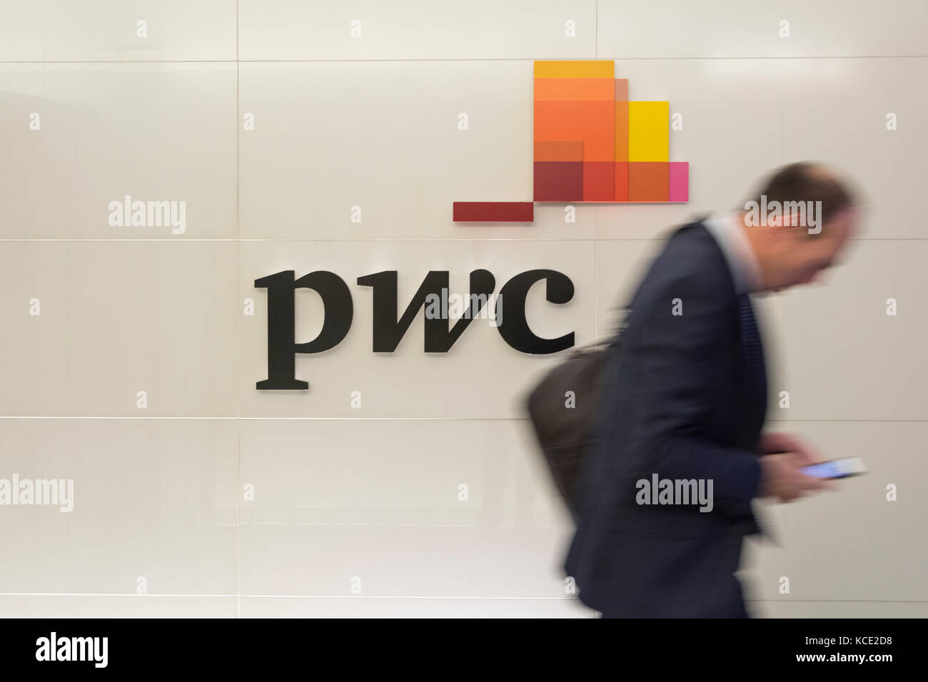 Pwc price waterhouse coopers building hi-res stock photography and ...