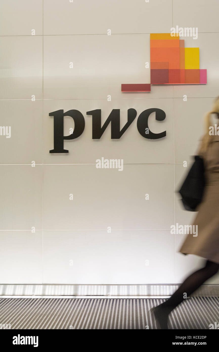 Pricewaterhousecoopers embankment hi-res stock photography and images ...