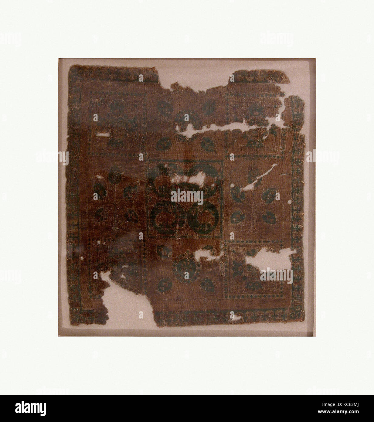 Fragment, 5th–9th century, Attributed to Egypt or Syria, Silk; samite ...