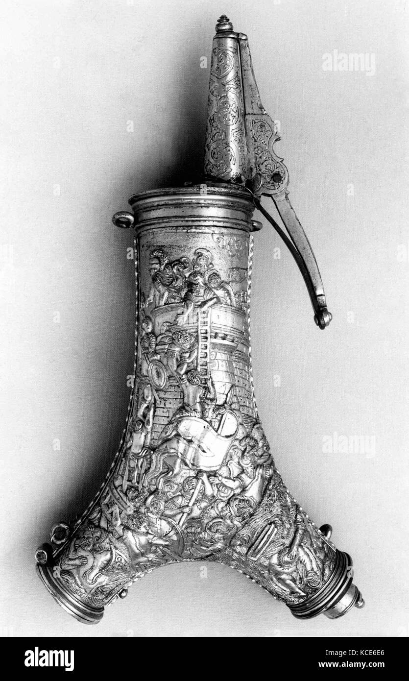 Powder flask hi-res stock photography and images - Alamy