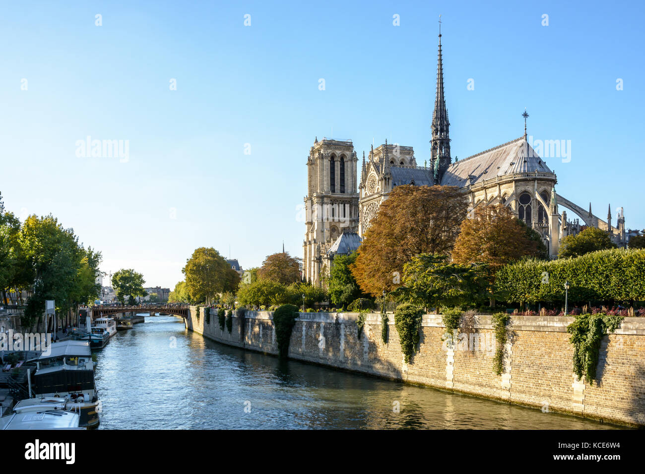 Three quarter rear view of Notre-Dame de Paris cathedral and the river ...