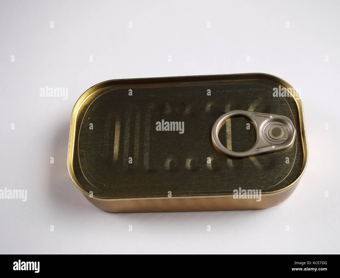 Isolated tin can Stock Photo - Alamy