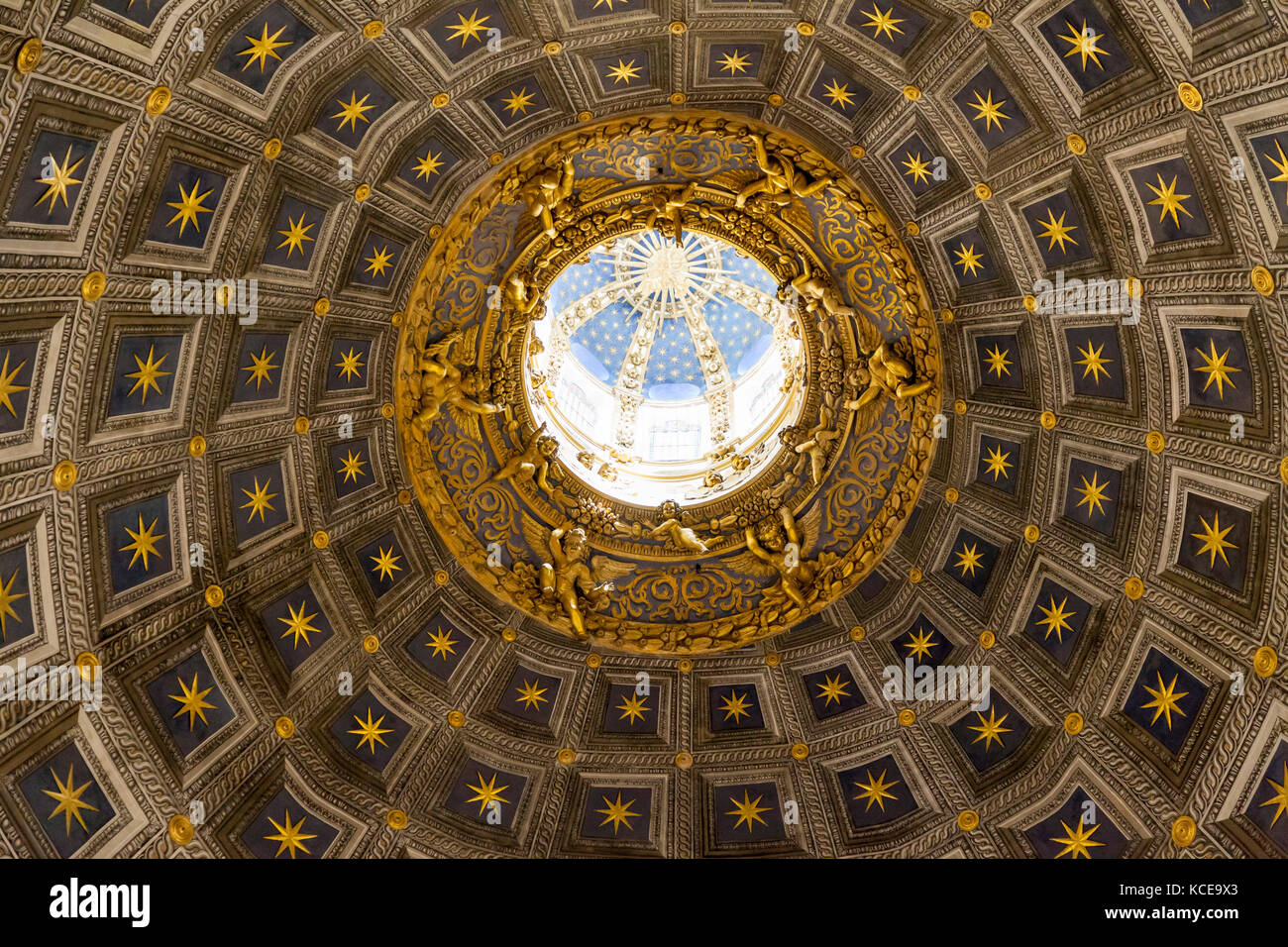 The coffred ceiling inside the dome ,The Duomo (cathedral) Siena ...