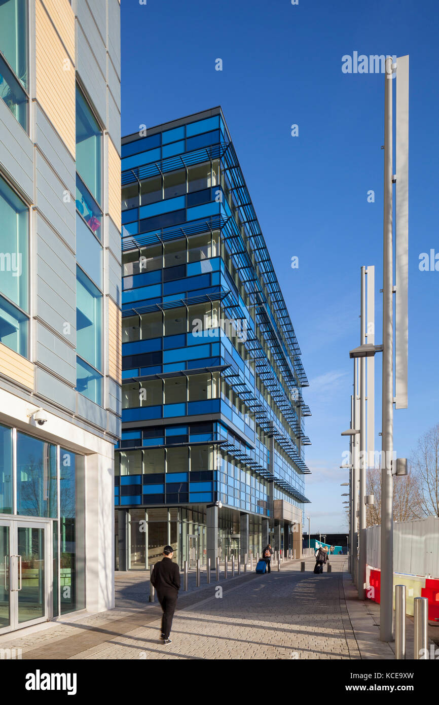 2 Glass Wharf, Bristol. Offices and accomodation. Wates Construction ...