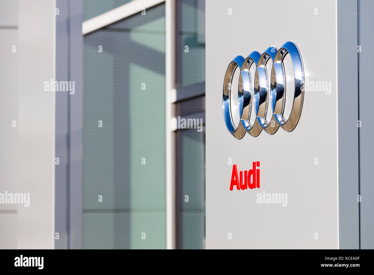 Audi showroom hi-res stock photography and images - Alamy