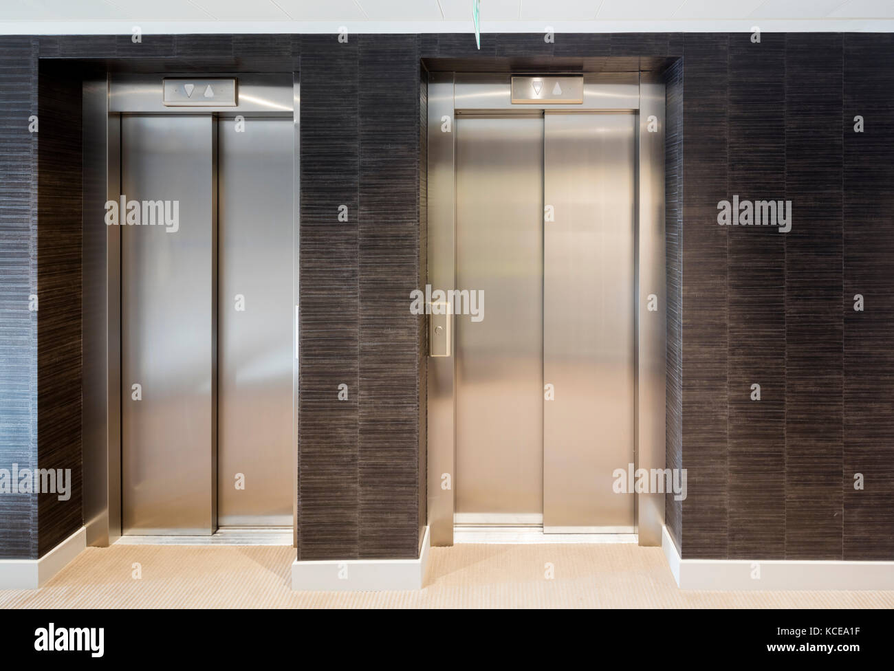 Lift lobby hi-res stock photography and images - Alamy