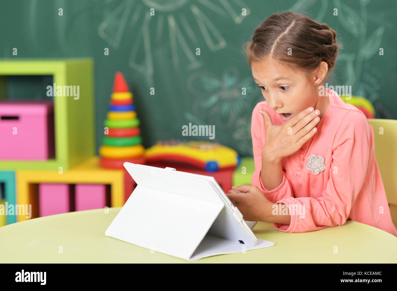 little girl using tablet Stock Photo - Alamy