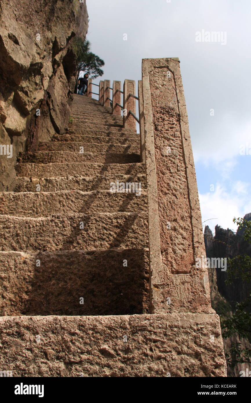 Huangshan chinese mountain path hi-res stock photography and images - Alamy