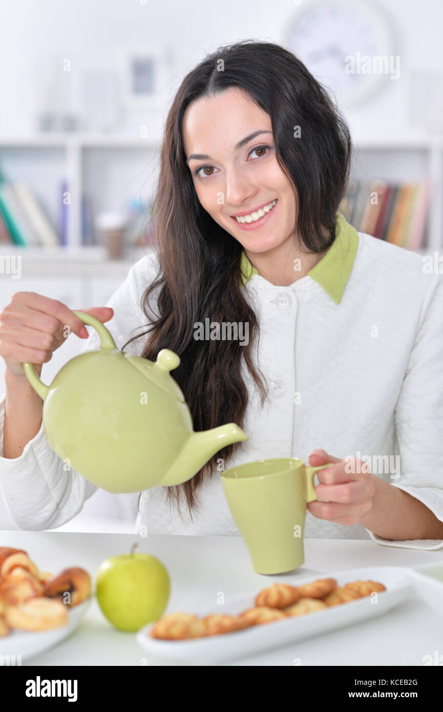 woman pouring tea Stock Photo - Alamy