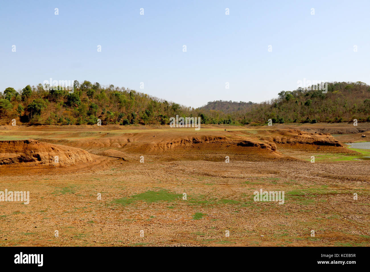 India drought dry lake hi-res stock photography and images - Alamy