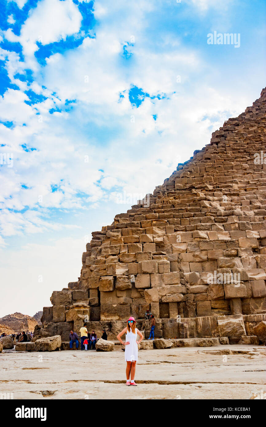 Egypt pyramid girl hi-res stock photography and images - Alamy