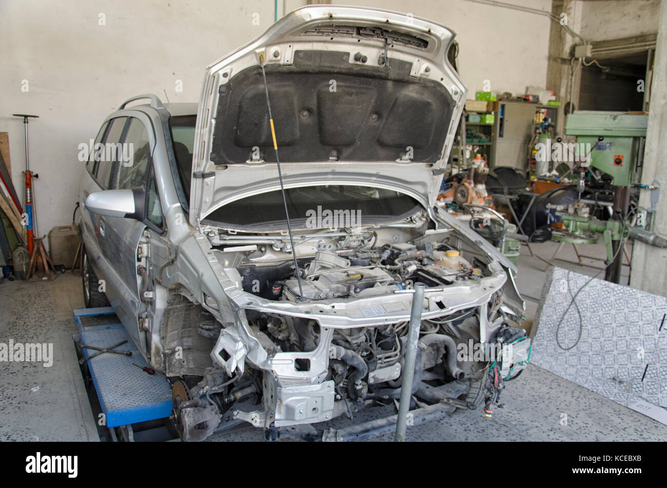 Under view of chassis hi-res stock photography and images - Alamy
