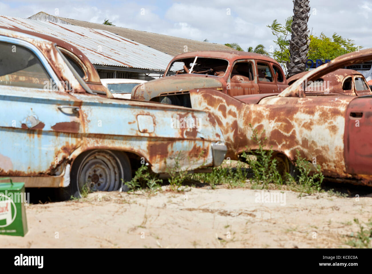 Scrap yard of old rusty vintage classic cars Stock Photo - Alamy