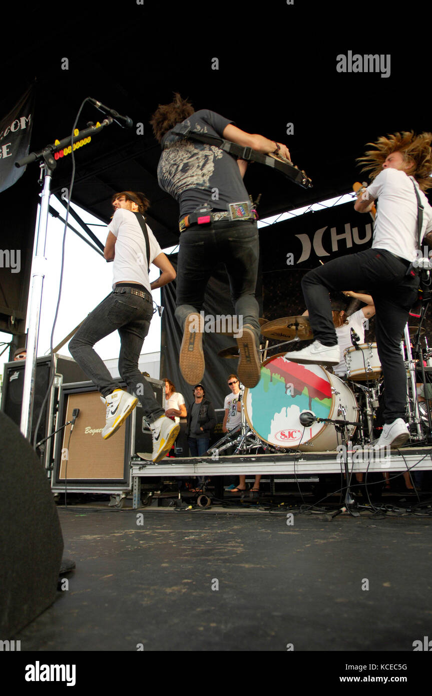 Paul DiGiovanni, Martin Johnson, Bryan Donahue of Boys Like Girls ...