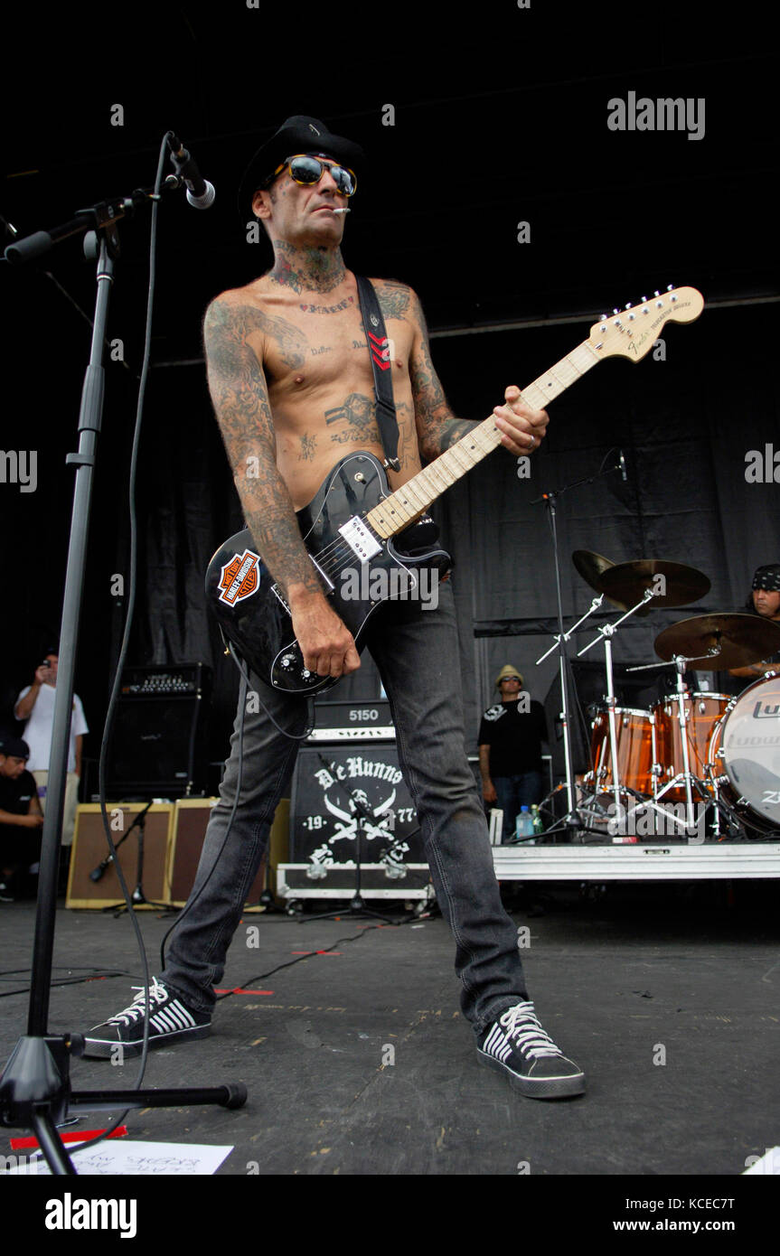 Duane Peters of DP Gunfight performs at the 2007 Vans Warped Tour at ...