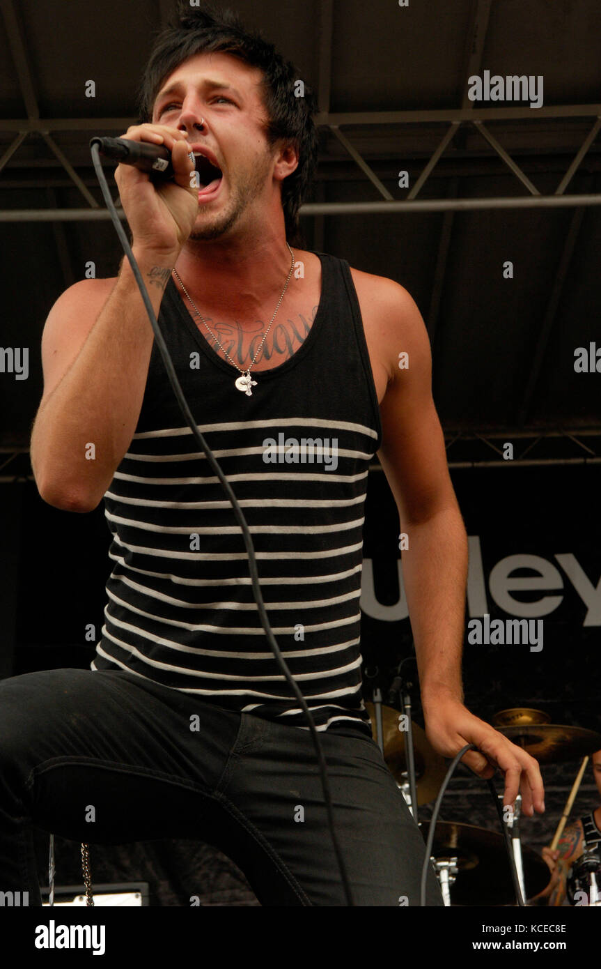 Taylor Holland Armstrong of the Confession performing at the 2007 Vans ...