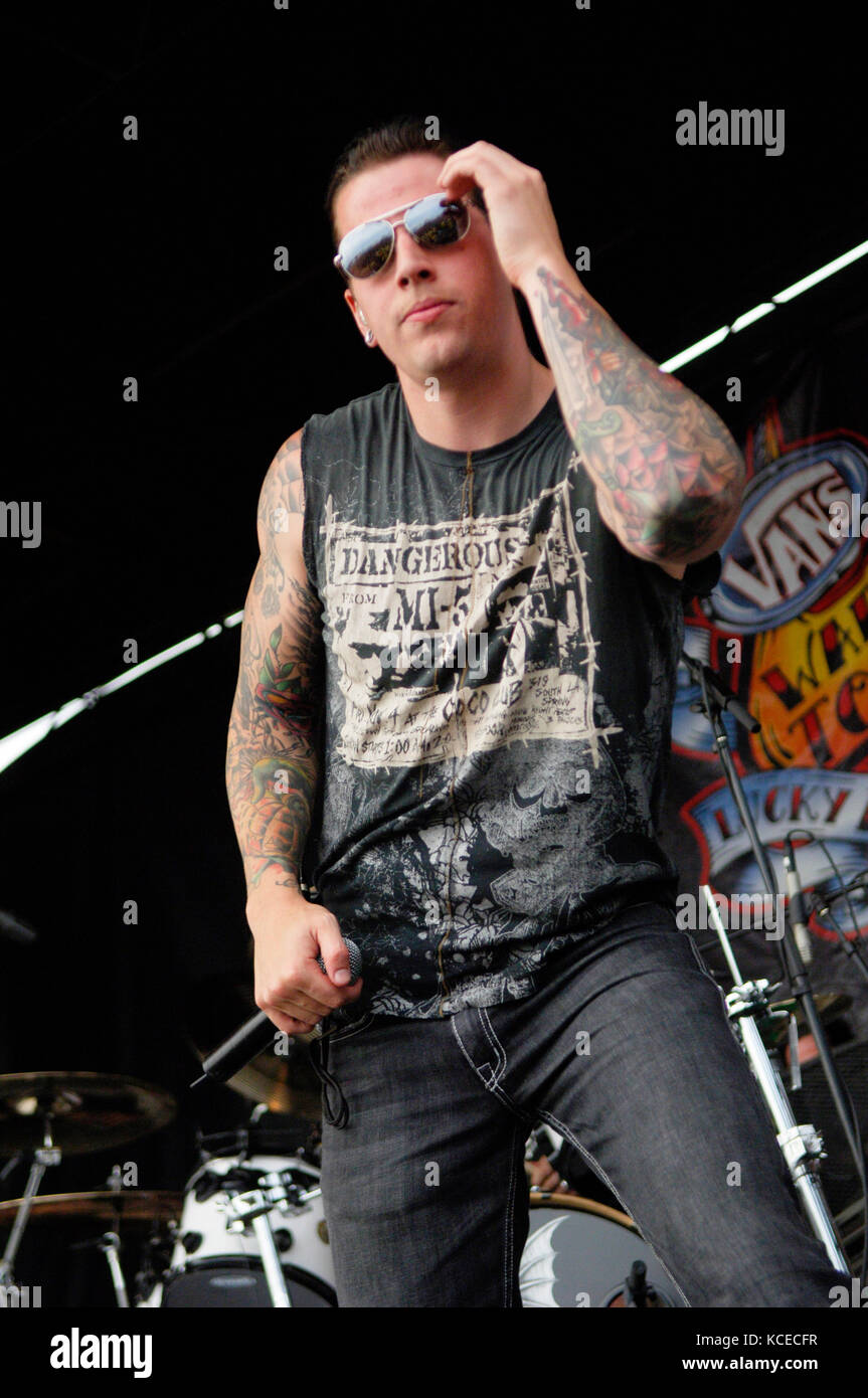 M. Shadows of Avenged Sevenfold performs at the 2007 Vans Warped Tour ...
