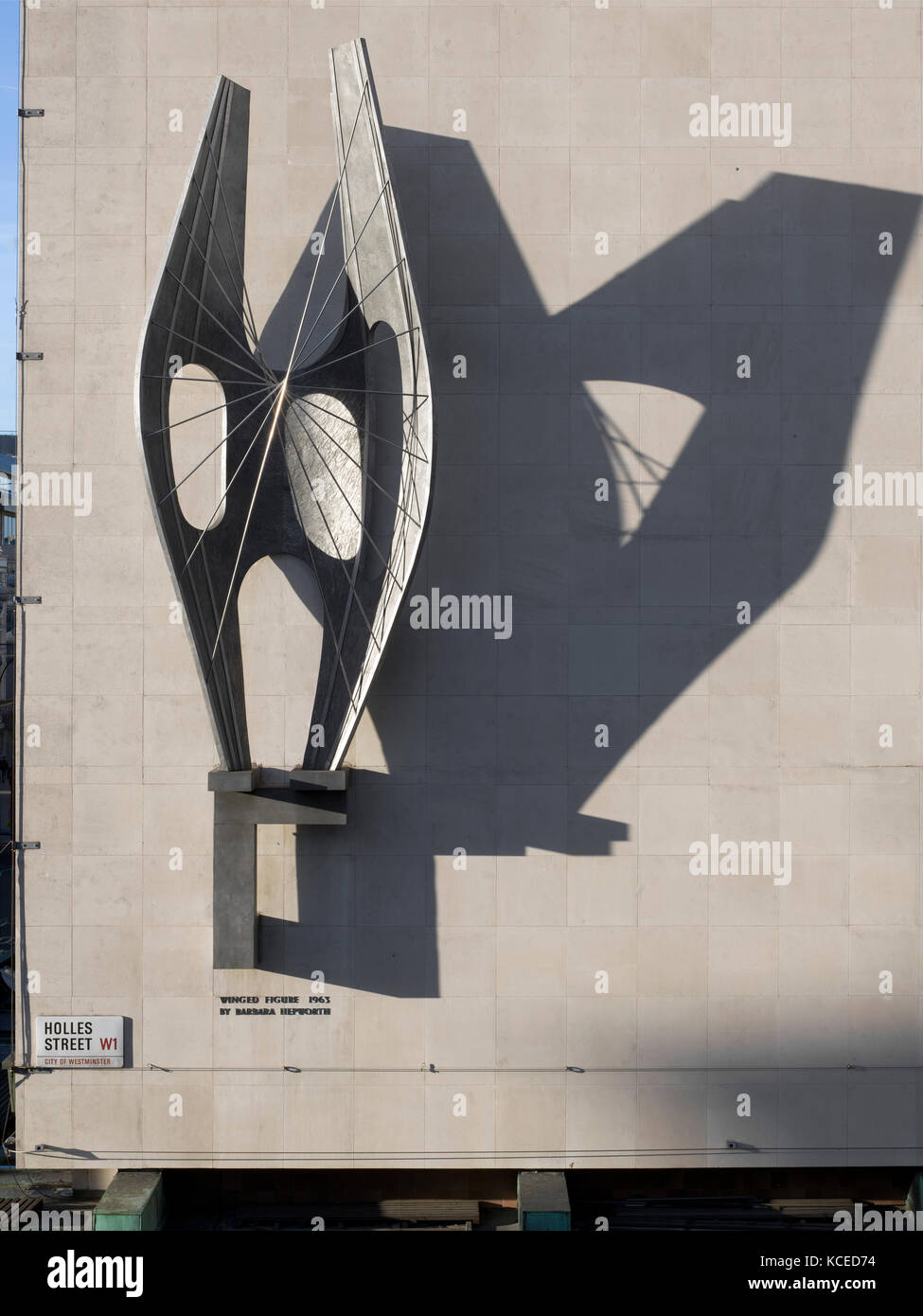 Barbara hepworth sculpture john lewis hi-res stock photography and ...