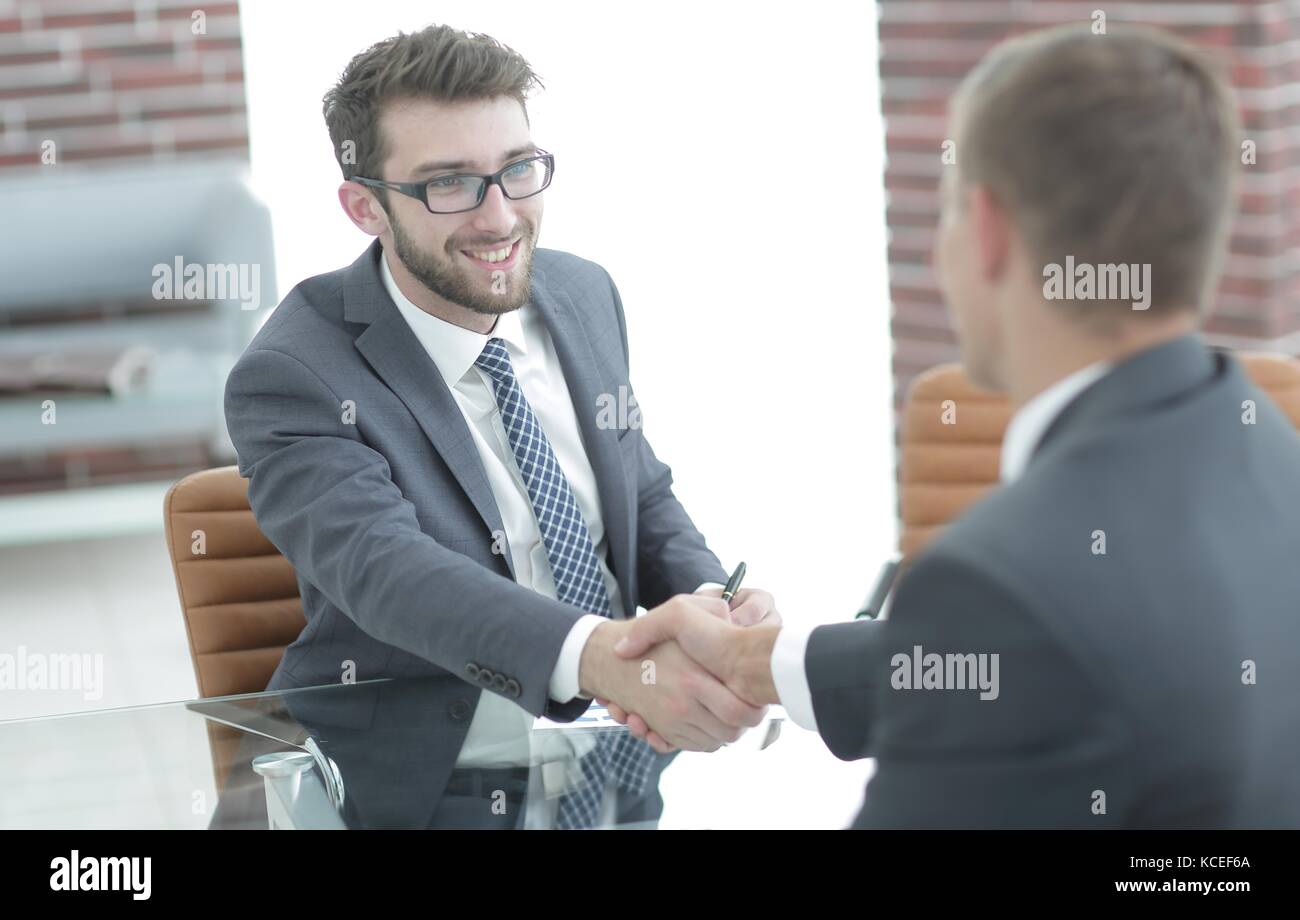 welcome and handshake business partners Stock Photo - Alamy