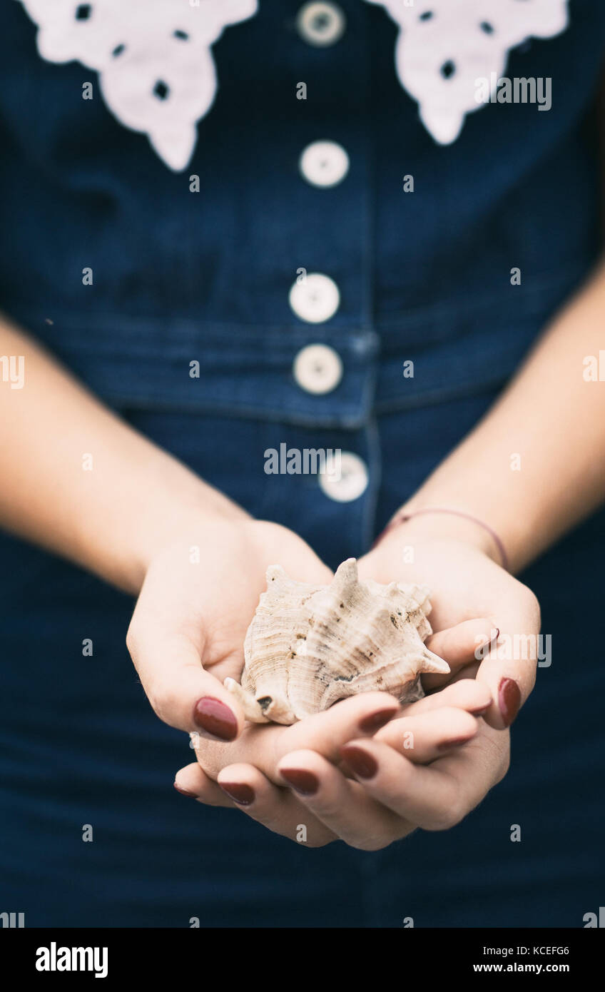 Shell girl hi-res stock photography and images - Alamy