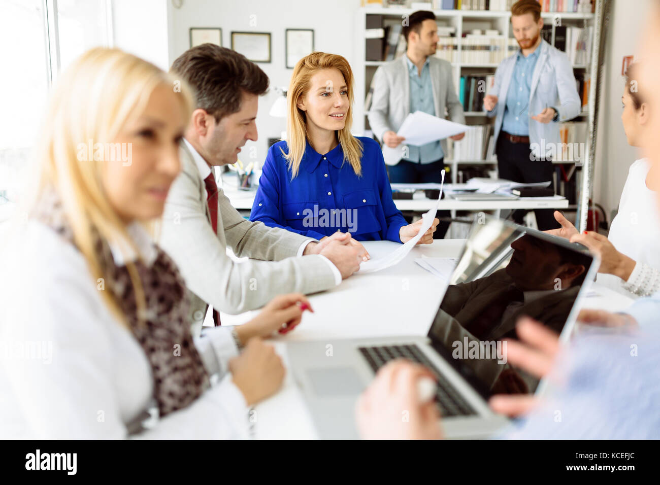 Succeful business partners brainstormin Stock Photo - Alamy