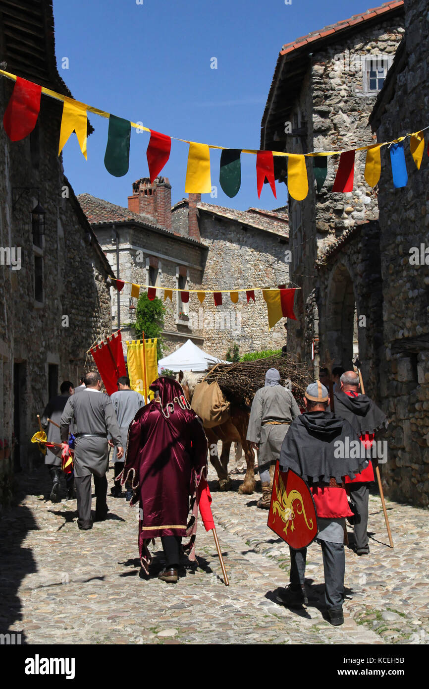 PEROUGES, FRANCE - JUNE 16 : Unidentified actors playins during the ...