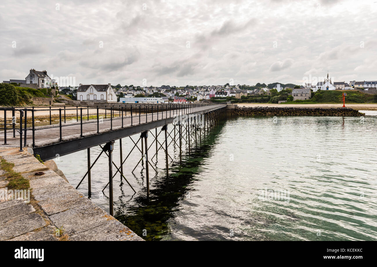 Footbridge across the bay at Audierne, Brittany, France Stock Photo - Alamy