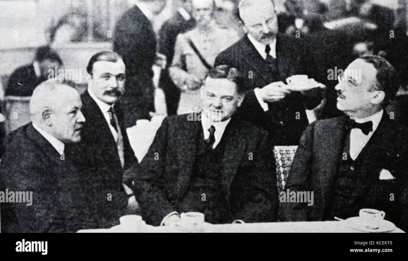 Photograph of President Herbert Hoover (1874-1964) dining with French ...