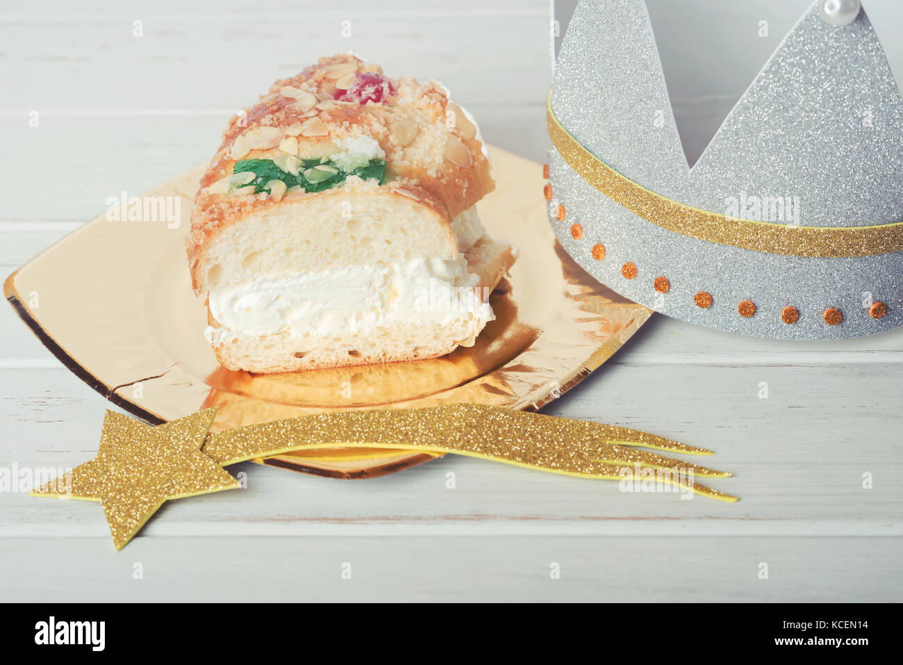 roscon de reyes, spanish three kings cake Stock Photo - Alamy