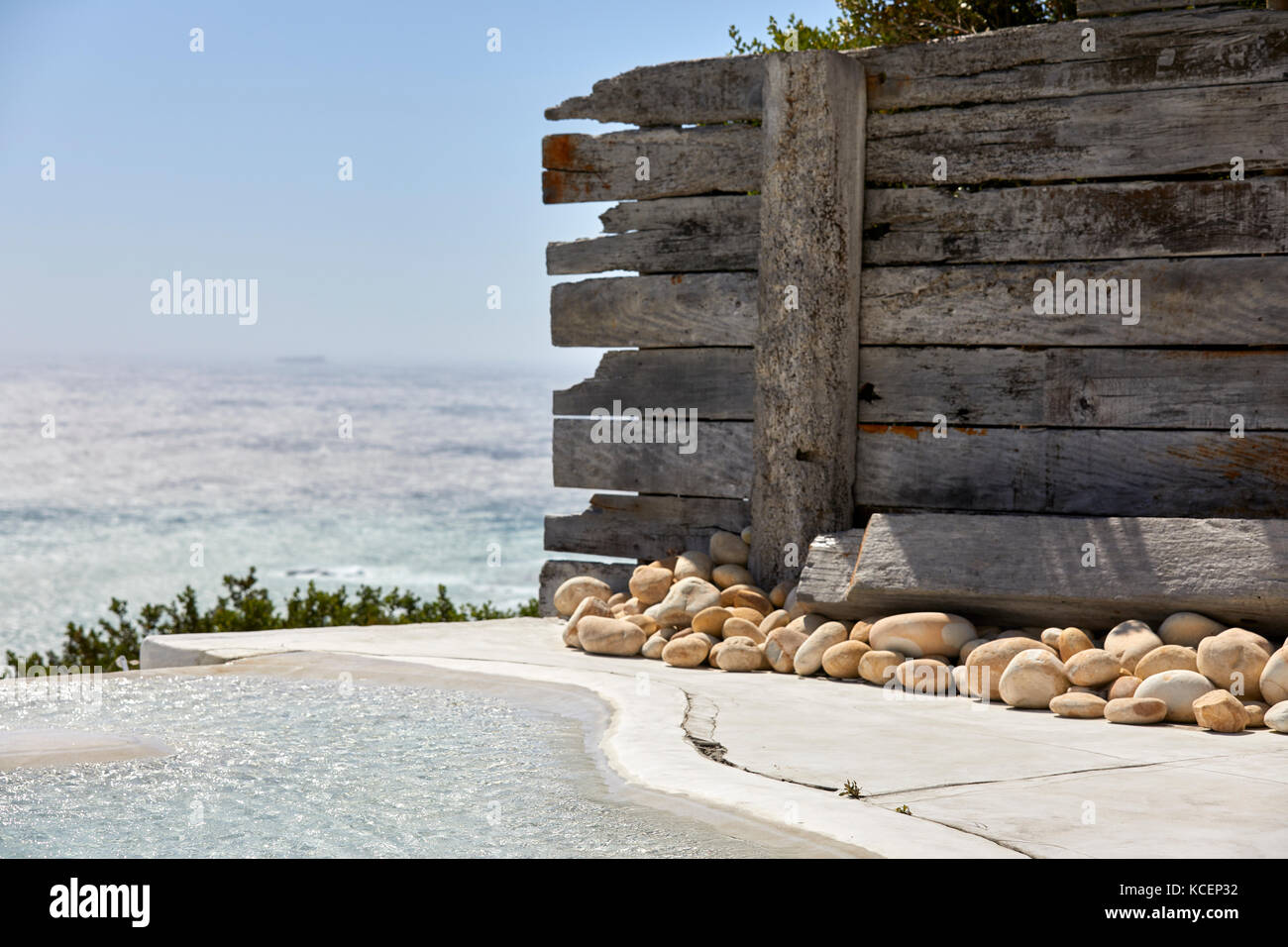 Infinity pool overlooking the sea Stock Photo - Alamy