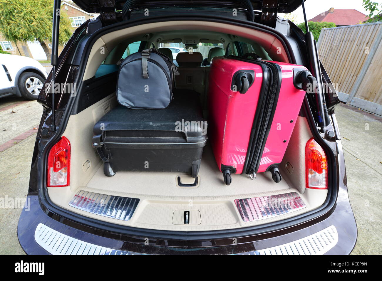Loaded estate car hi-res stock photography and images - Alamy