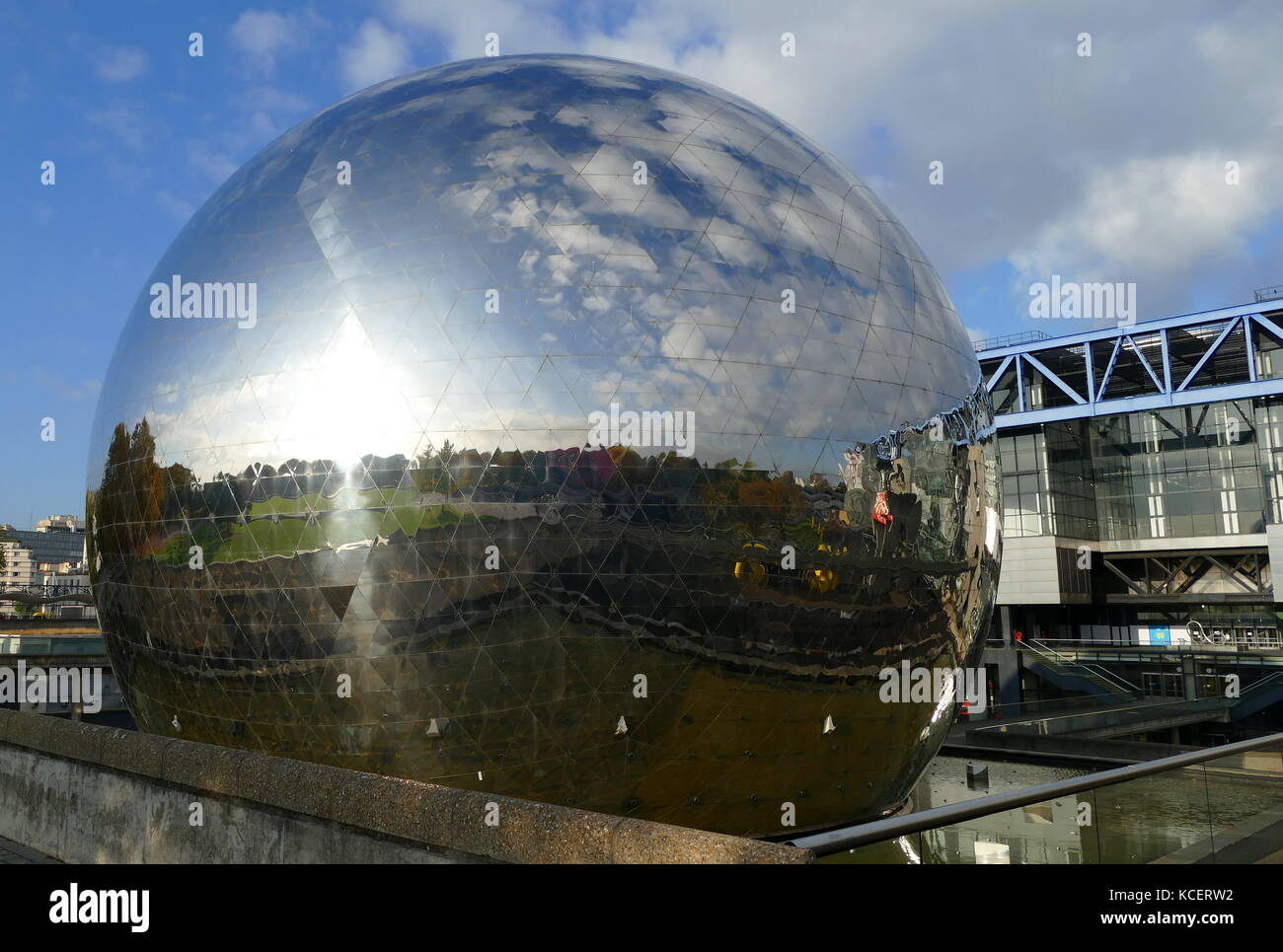 La Geode is a mirror-finished geodesic dome opened in 1985 in Paris. It ...