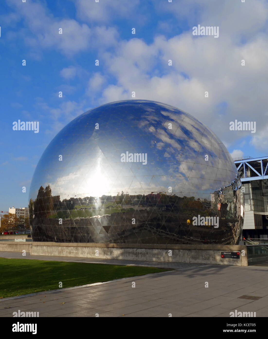 La Geode is a mirror-finished geodesic dome opened in 1985 in Paris. It ...