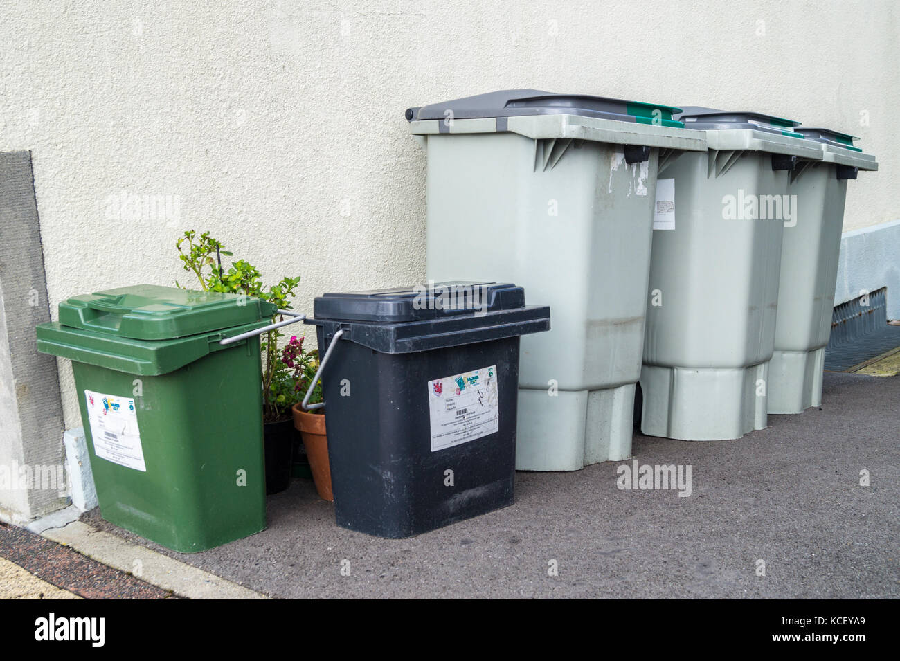 Recycling bins outside a house in St. Vith, Ostbelgien (Cantons de l ...